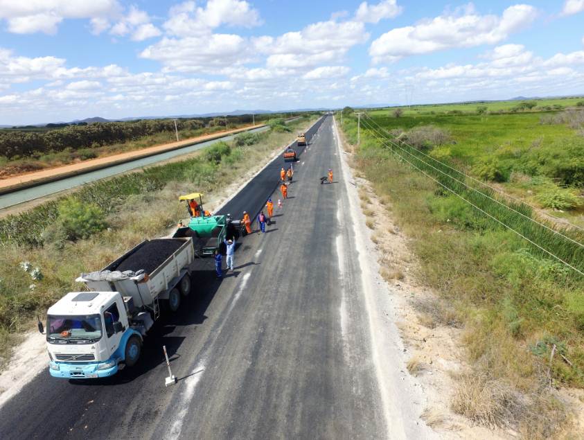 Obra de pavimentação da BR-235/BA, entre Pinhões e Juazeiro, tem ...